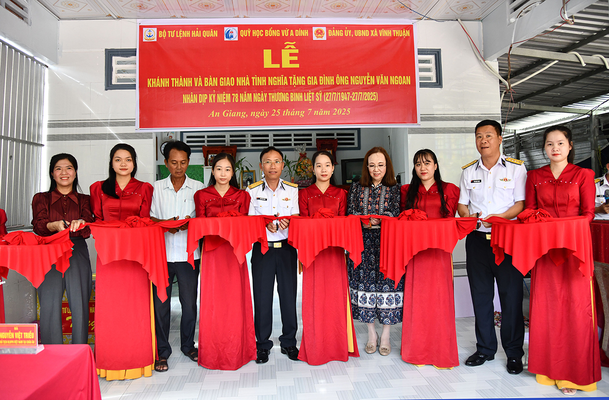 Bộ Tư lệnh Vùng 5 Hải quân tri ân người có công và gia đình chính sách - Báo An Giang Online